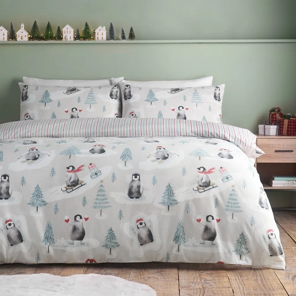Flanelové povlečení na dvoulůžko v přírodní barvě 200x200 cm Brushed Christmas Penguins – Catherine Lansfield