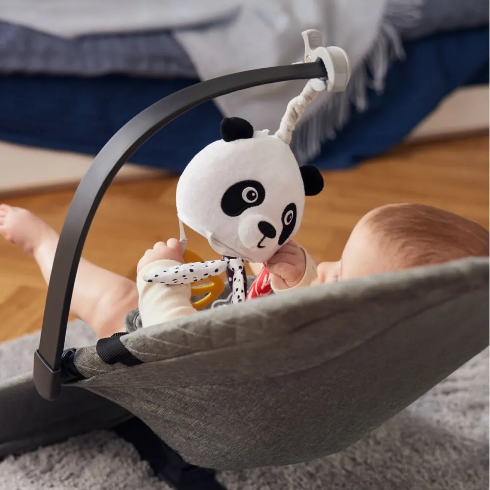 Canpol babies Senzorická závěsná cestovní hračka PANDA s klipem BabiesBoo