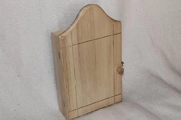 Dřevěná skříňka na klíče