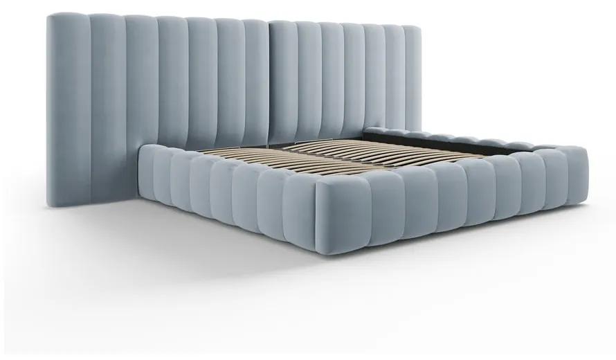 Světle modrá čalouněná dvoulůžková postel s úložným prostorem a roštem 180x200 cm Gina – Milo Casa