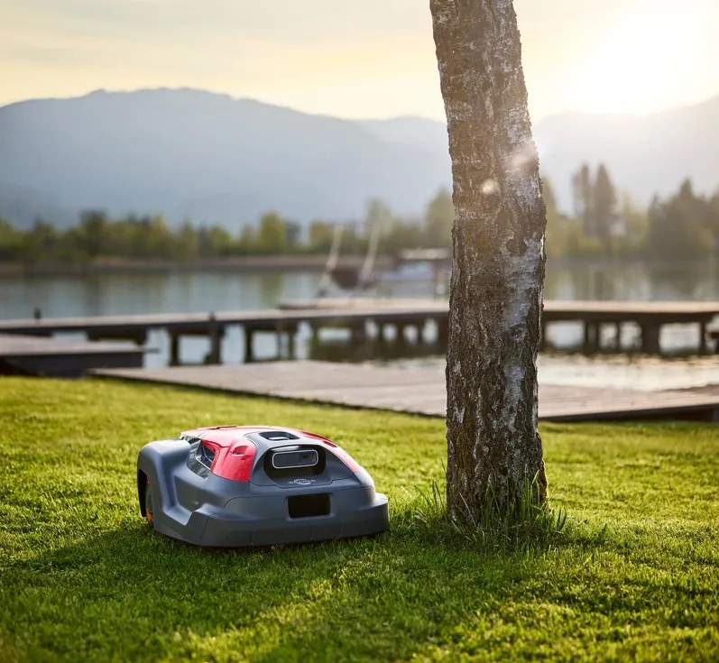 Cramer AiConic 8 RTK | Bezdrátová robotická sekačka, plochy do 8000 m2, max. svah 45 %, RTK, WiFi