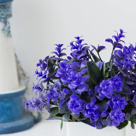 Bytová dekorace - krásná umělá rostlina v květináči  - výška 11 cm Barvy: fialová