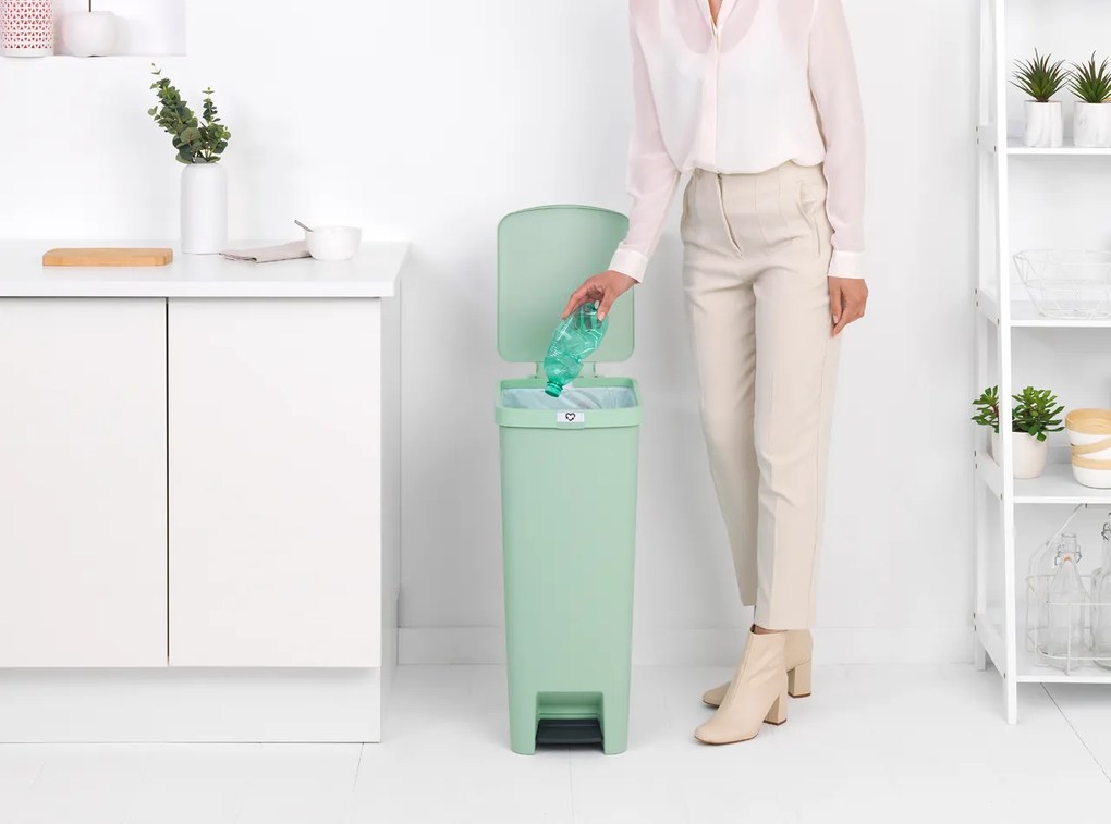 Brabantia STEPUP Pedálový odpadkový koš 40 l - nefritově zelná