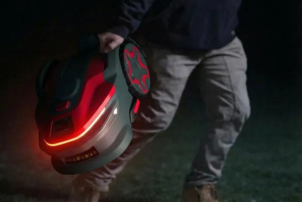 CRAMER AiConic 2 RTK - robotická sekačka