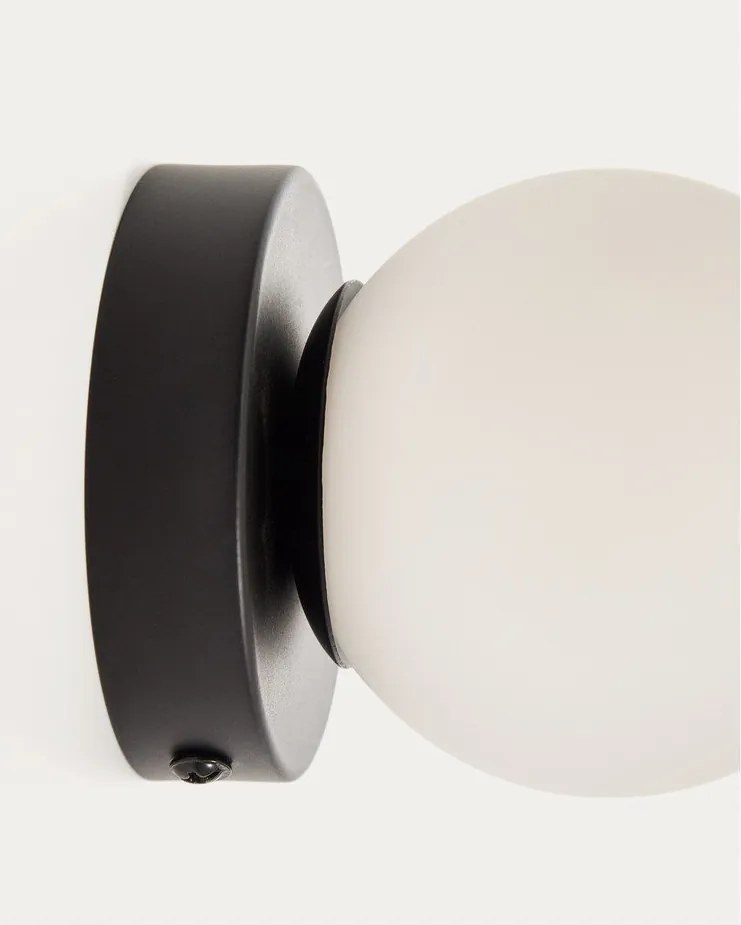 Bílé/černé kovové nástěnné svítidlo ø 8 cm Brisia – Kave Home