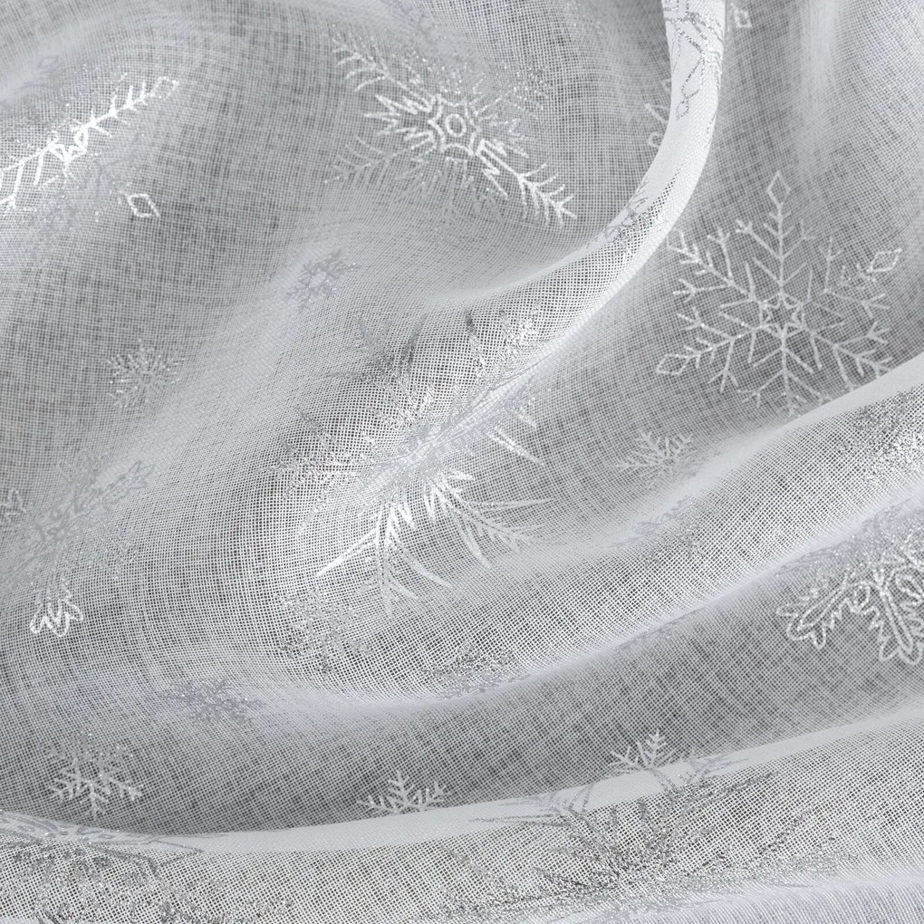 VÁNOČNÍ ZÁCLONA NA KROUŽCÍCH SNOW 140X250 CM VZOROVANÁ