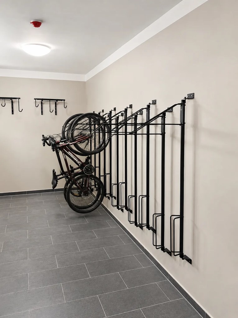KACERLE KS-750 – nástěnný otočný stojan na kolo do 50 kg Pro šířku pláště kola: do 7 cm (2,8") e-kola a 29" kola, Varianta: bez oka k uzamčení