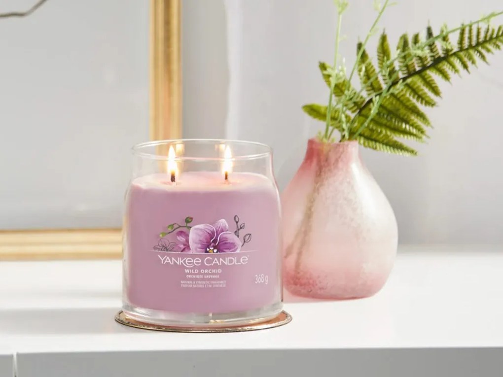 Yankee Candle – Signature svíčka Wild Orchid (Divoká orchidej) Velikost: střední 368 g