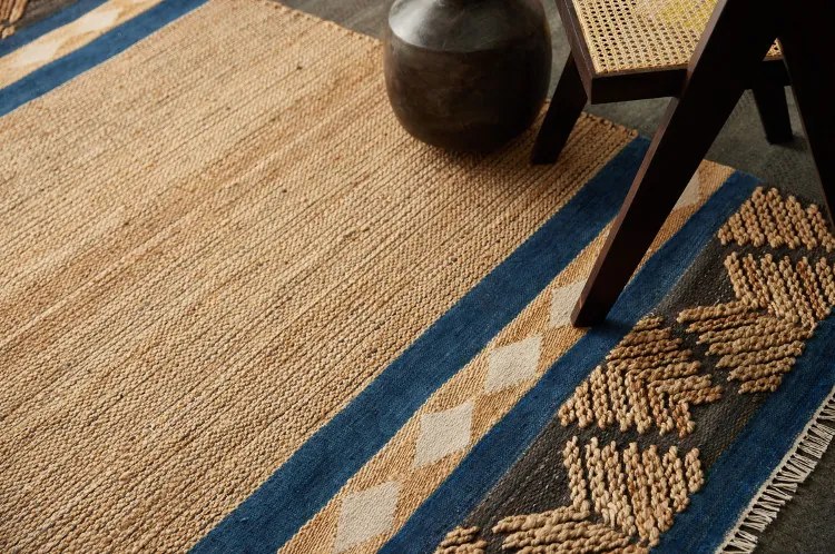 Diamond Carpets India, Ručně vázaný kusový koberec Agra Palace DE 2283 Natural Mix, 160x230, modrá, chodba / předsíň
