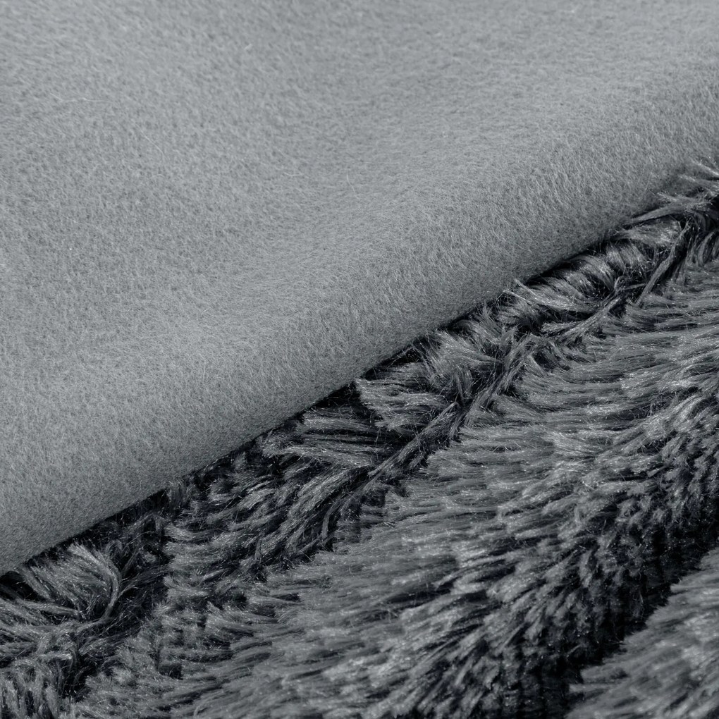 CHLUPATÁ DEKA TIFANY1 150X200 CM ŠEDÁ