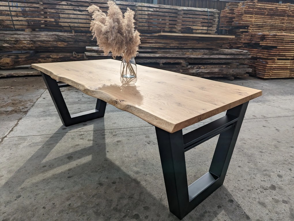 Jídelní stůl z dubového masivu Qído v industriálním designu Velikost Desky: 2500x1000 (mm)