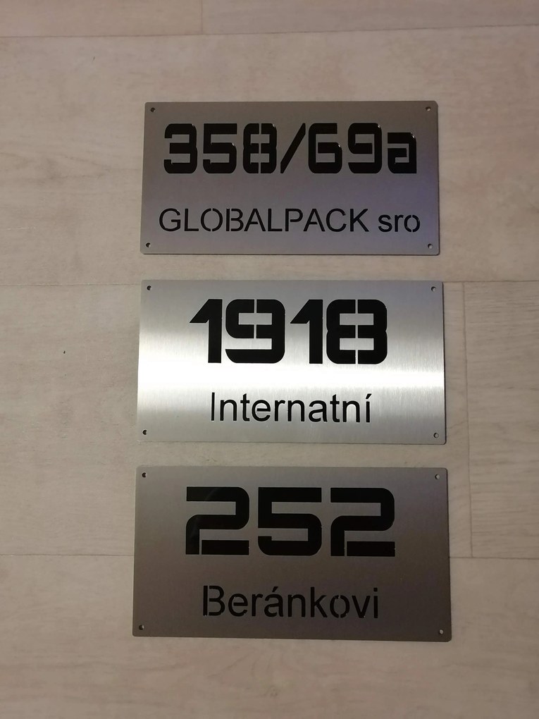Domovní číslo tabulka 10b Velikost: 47 x 25 cm (XXL)