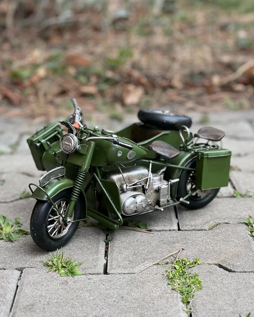 Plechový model - Armádní motocykl URAL s postranním vozíkem
