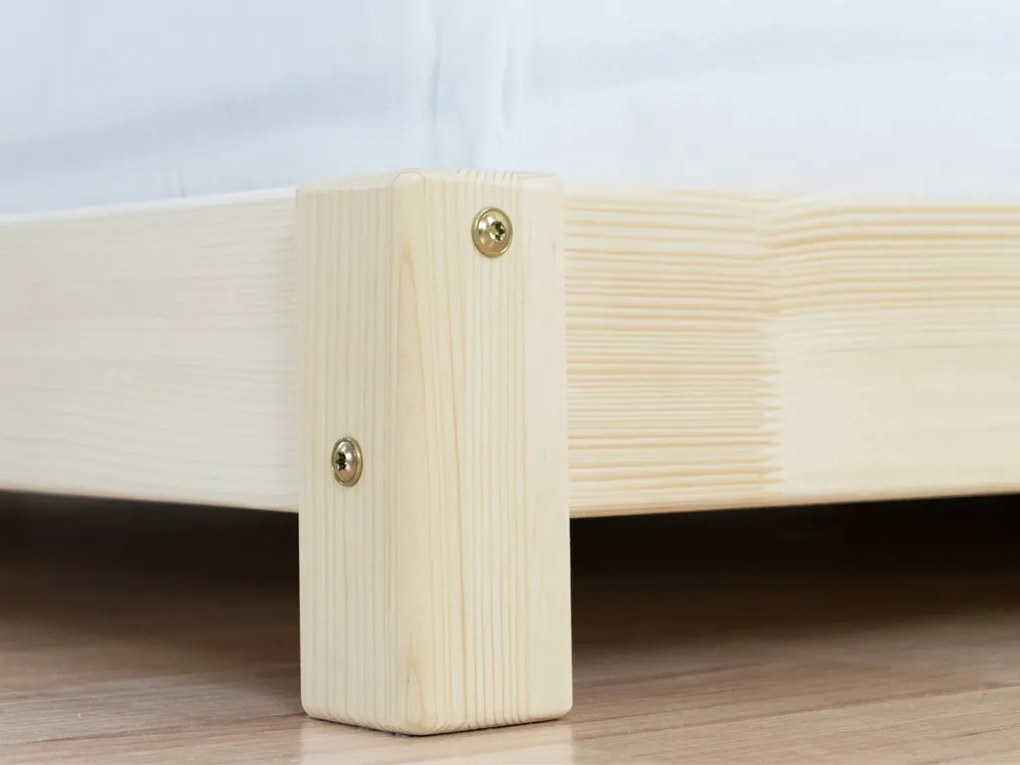 Benlemi Dvoulůžková dřevěná postel COMFY ve scandi stylu Zvolte barvu hranolů: Bílá, Zvolte barvu ploch: Bílá, Zvolte rozměr: 200x200 cm