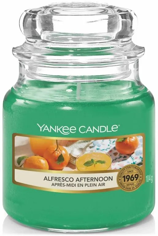 Yankee Candle – Classic vonná svíčka Alfresco Afternoon (Alfresco odpoledne), 104 g
