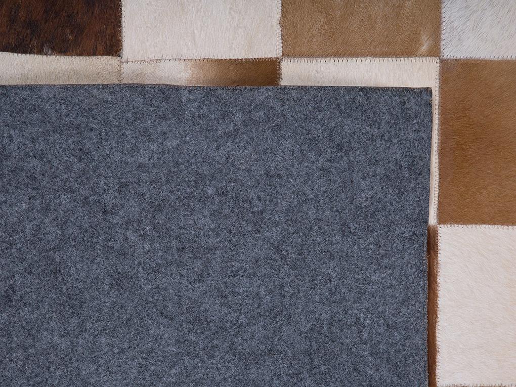 Kožený koberec hnědý s béžovou 160 x 230 cm SOLMAZ Beliani