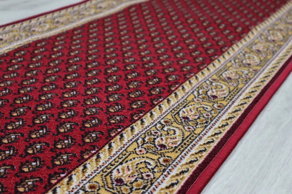 Associated Weavers, Protiskluzový běhoun na míru Inca 11, šíře 80 cm, červená, chodba / předsíň