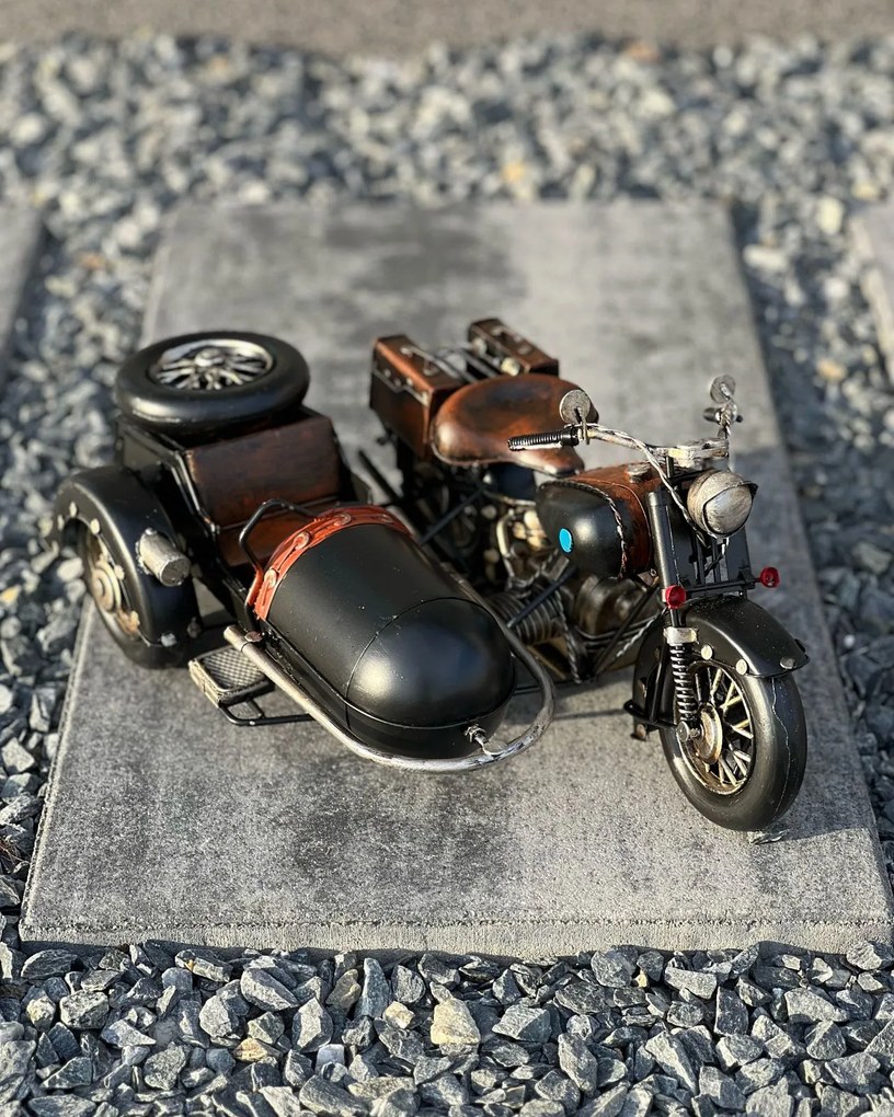 Plechový model - Motocykl se postranním vozíkem