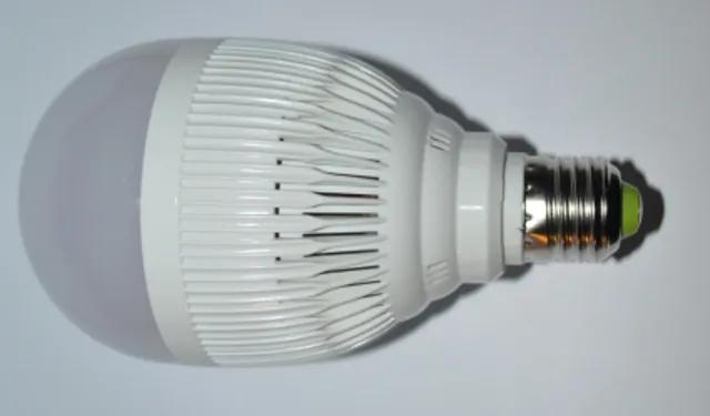 LED žárovka E27 Hy-LED 18W teplá bílá