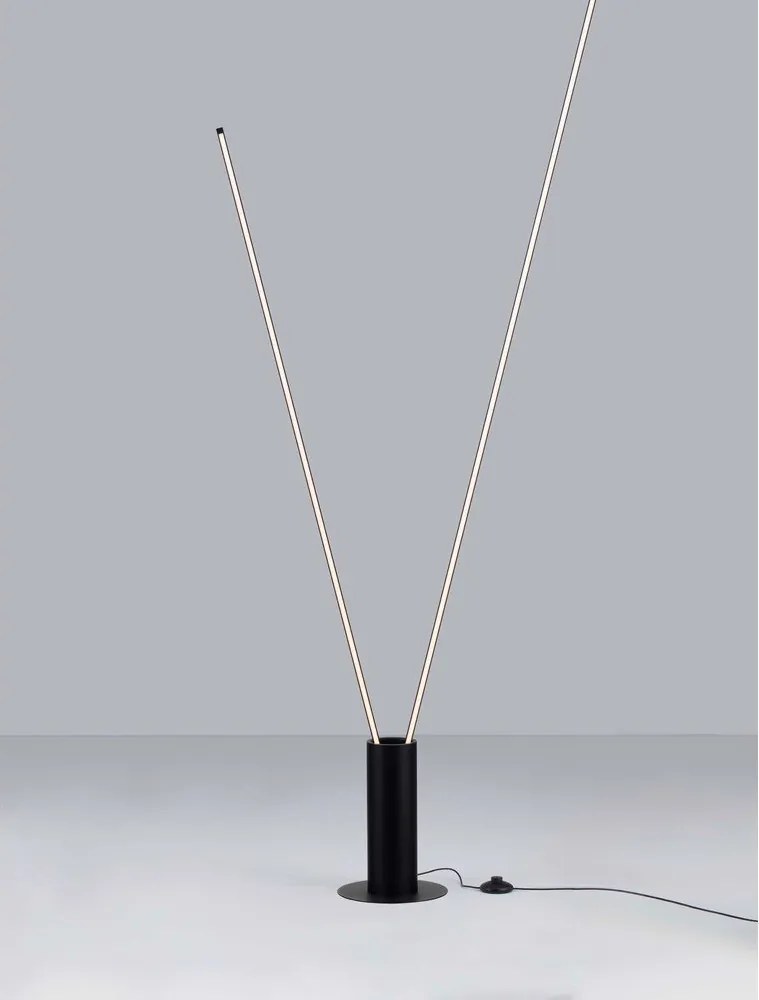 Matně černá kovová LED stojací lampa s ohybatelnou konstrukcí (výška 181 cm) Kimolia – Nova Luce