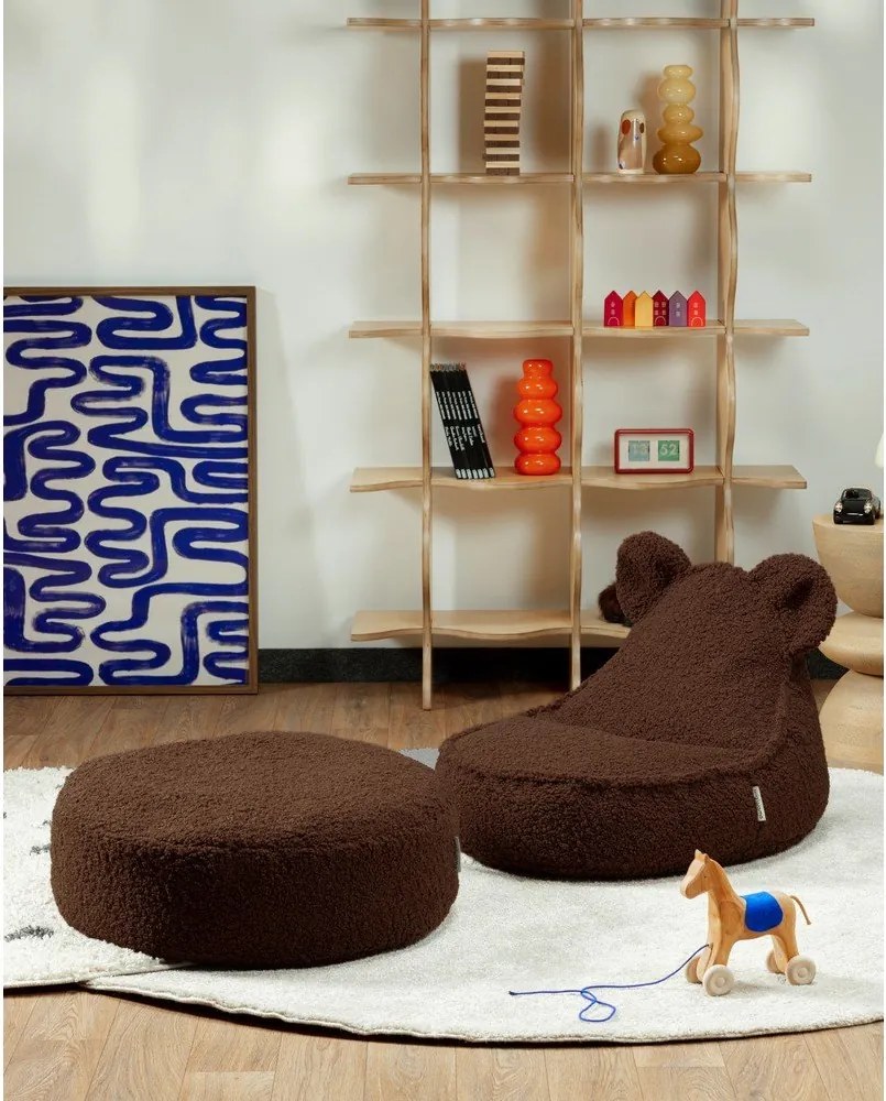 Tmavě hnědý dětský sedací vak z textilie bouclé Warm Hazel – Wigiwama