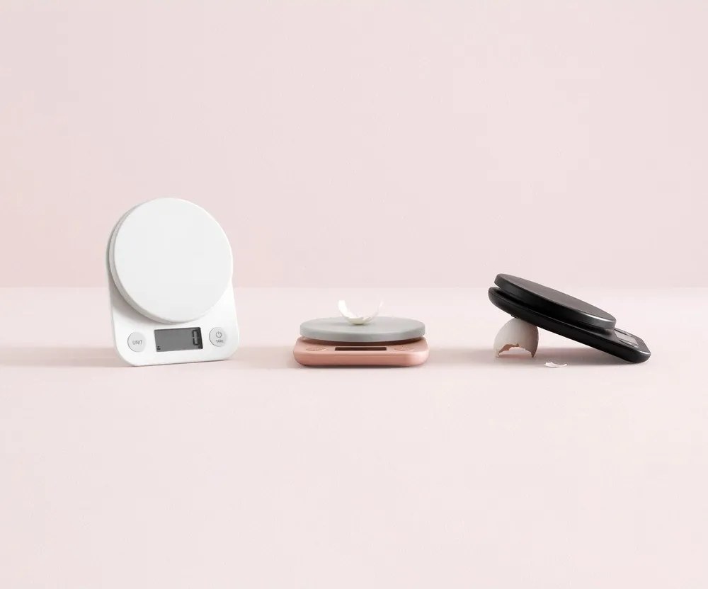 Černá plastová digitální kuchyňská váha Foodie – RIG-TIG