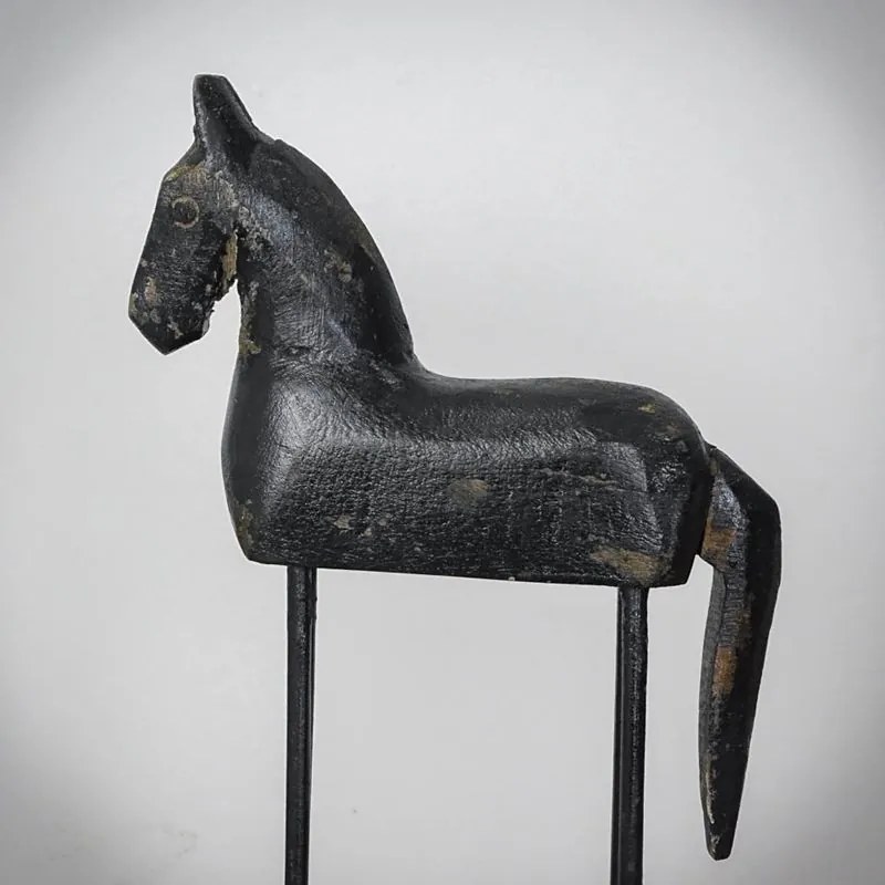 Dekorace v podobě koníčka Troja, černá