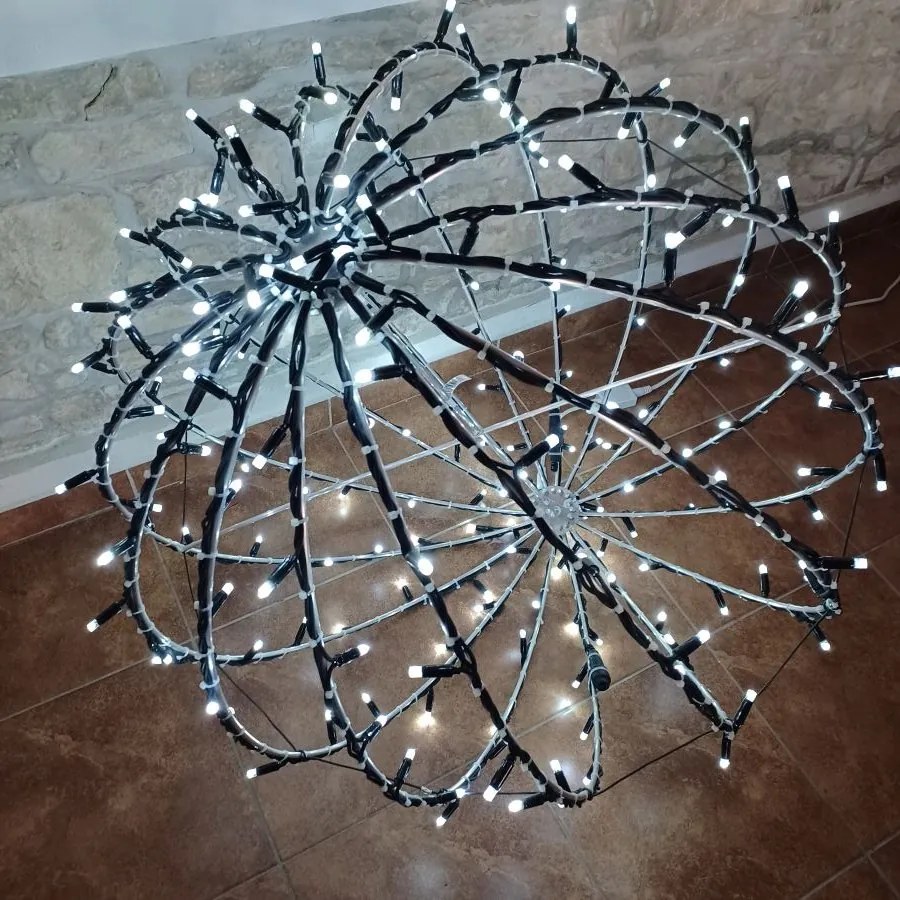 3D LED světelná koule, pr. 80 cm, ledově bílá, černý kabel