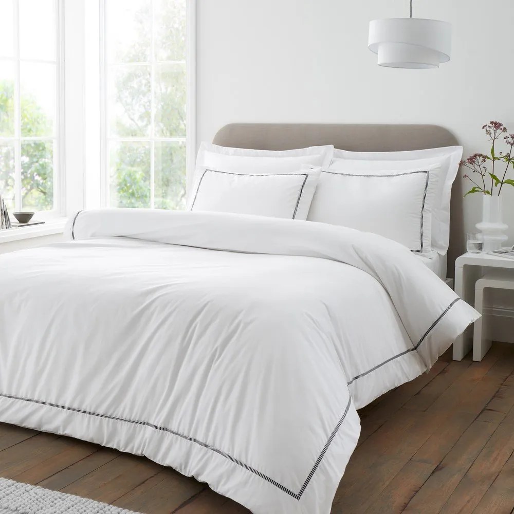 Bílé 3dílné povlečení na dvoulůžko z bavlněného perkálu 200x200 cm Contrast Trim – Bianca