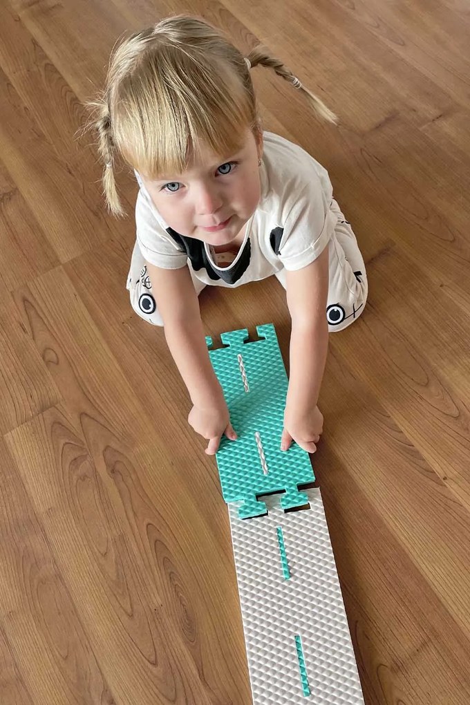 VYLEN s.r.o. Pěnová autodráha Barevnost: 61 Jarní zelená / 72 Krémová