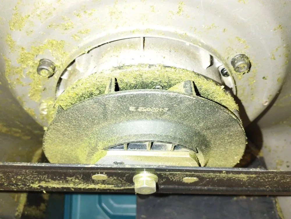 Makita LM002GZ-V aku sekačka s pojezdem 530mm Li-ion XGT 40V bez aku Z VRÁCENO ZÁKAZNÍKEM POUŽITO POŠKOZENÁ KRABICE