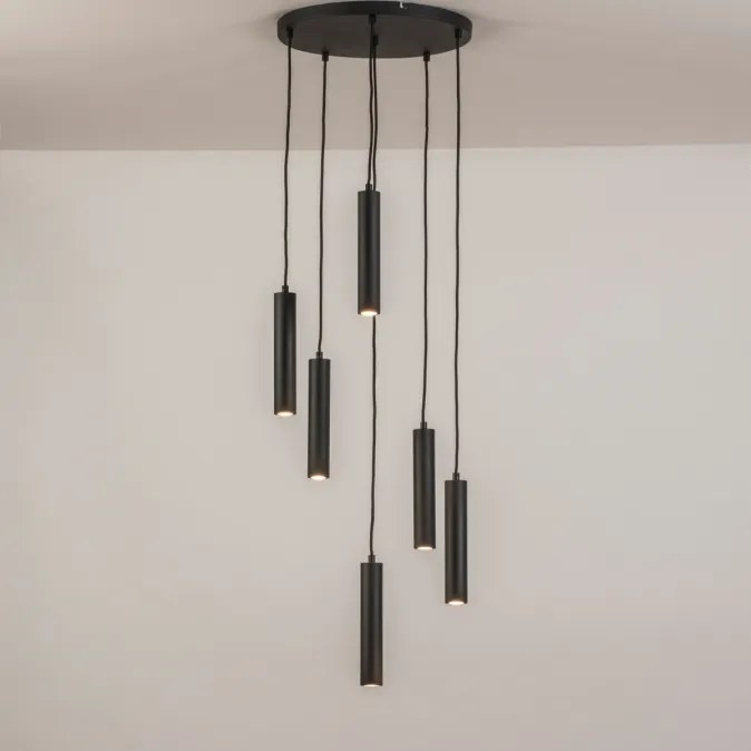 Závěsné minimalistické černé svítidlo nad jídelní stůl Gianta Nero Round 6