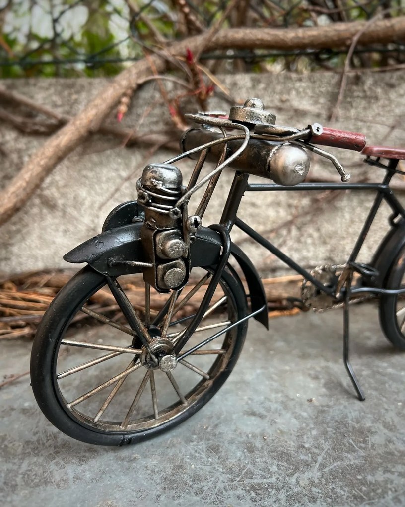 Plechový model Černé retro kolo