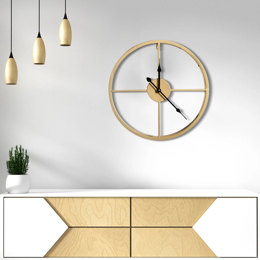 Dekorační kovové nástěnné hodiny v moderním minimalistickém stylu