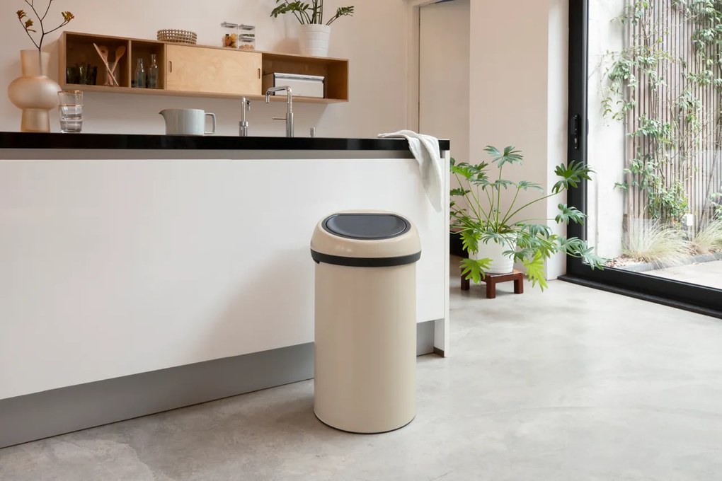 Brabantia TOUCH BIN Dotykový odpadkový koš 60 l - jemná béžová