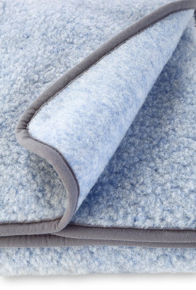 Wooline Vlněná Merino deka Thumbled světle modrá Rozměr: 75 x 100 cm