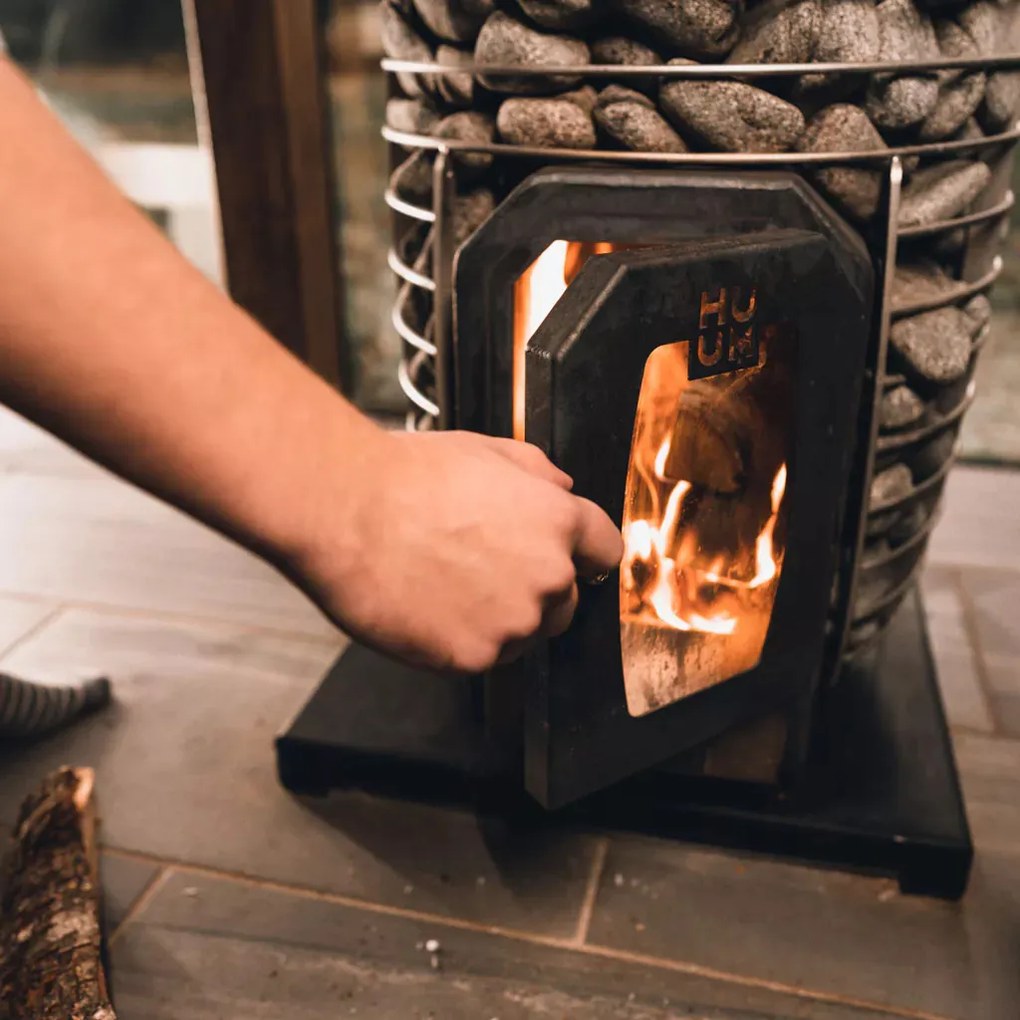 HUUM saunová kamna na dřevo HIVE Wood 13kW a 17kW, Steel 17kW