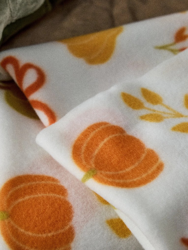 Sinsay - Deka s podzimním motivem - oranžová