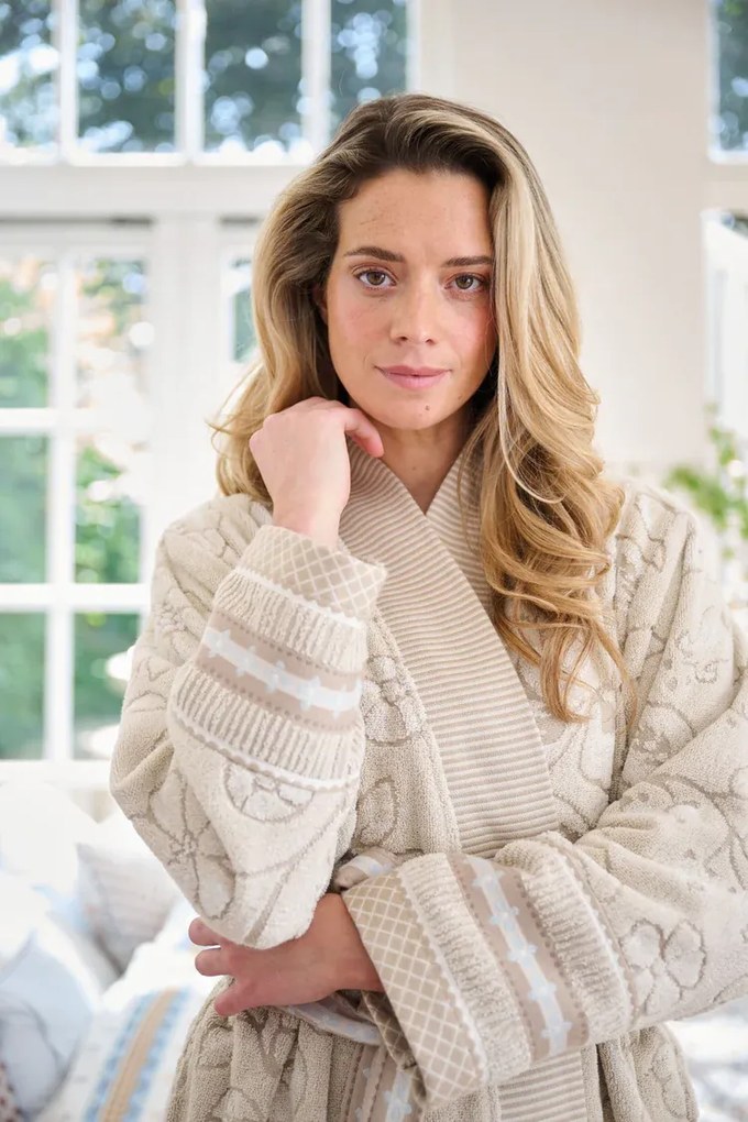 Pip Studio župan Jasmin Jacquard - pískový (Luxus a pohodlí ve stylovém županu s rafinovaným žakárovým květinovým vzorem)