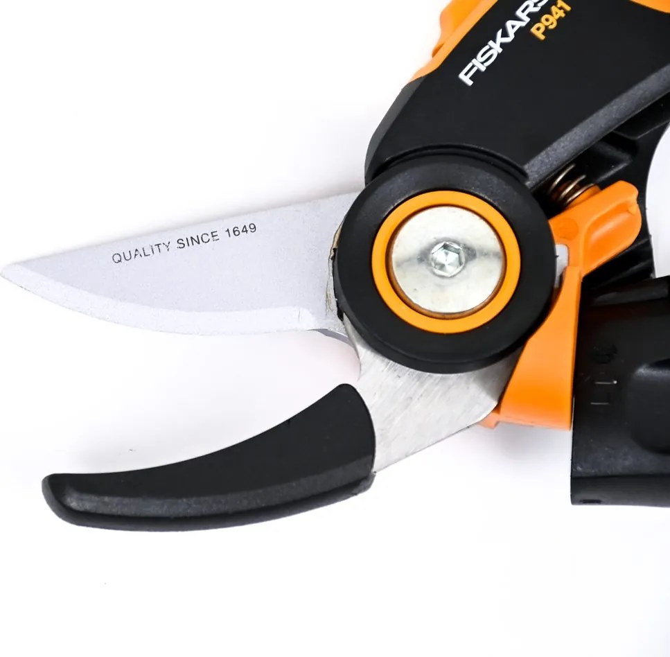 Ruční zahradní nůžky Fiskars X-series PowerGear P941 1057174