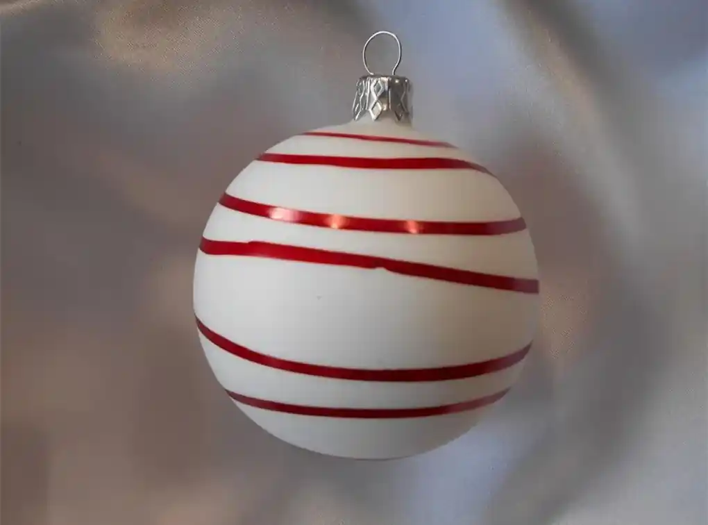 Vánoční ozdoby Střední vánoční koule s proužky 6 ks - bílá/červená | BIANO