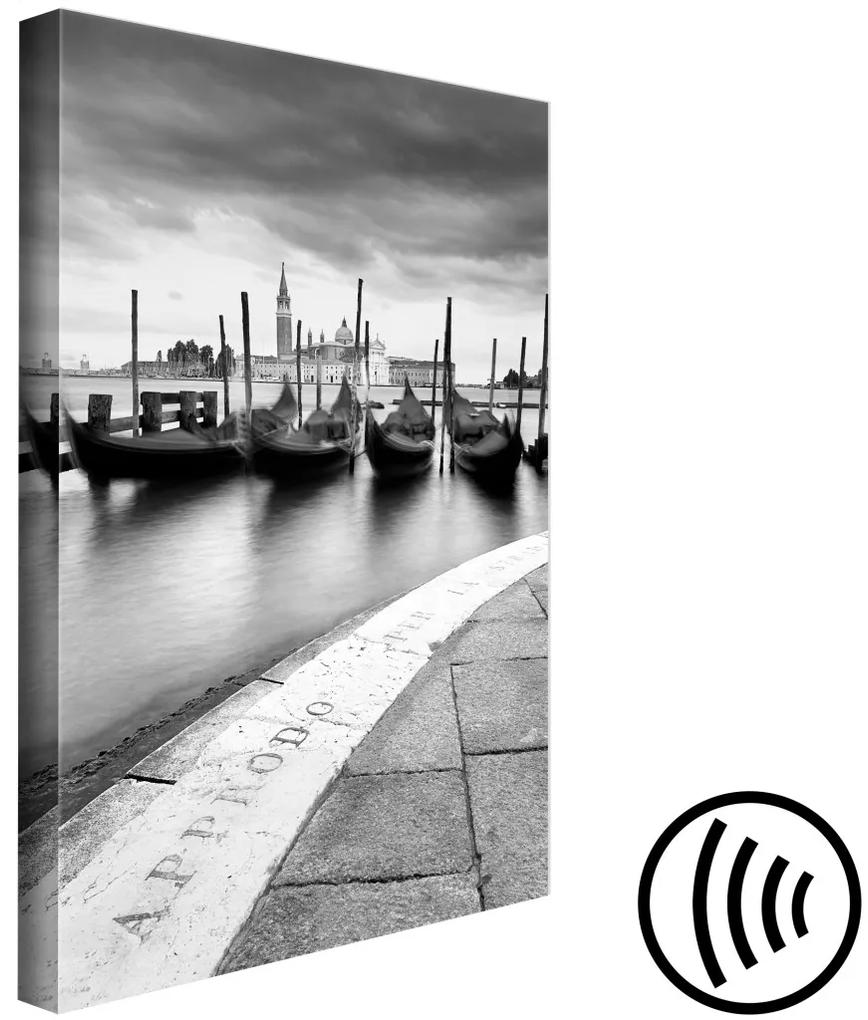Obraz Lodě v Benátkách (1-dílný) - Lodě v černobílé fotografii