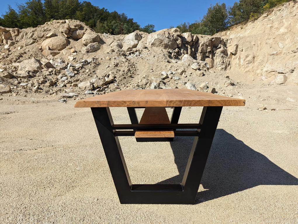 Jídelní stůl z dubového masivu Qído v industriálním designu Velikost Desky: 2300x1000 (mm)