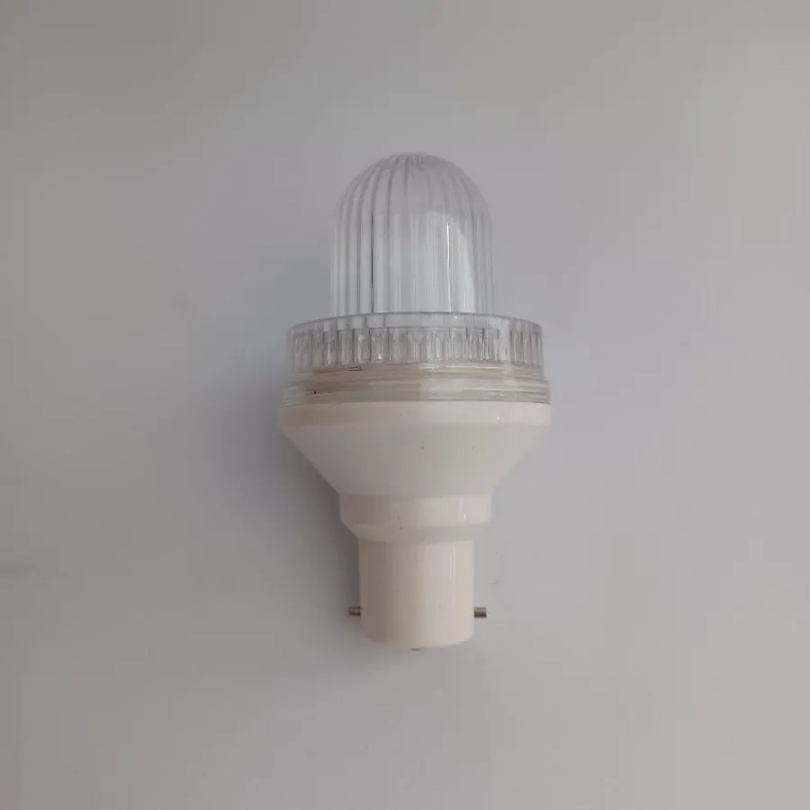 LED žárovka FLASH, ledově bílá, patice B22, IP44