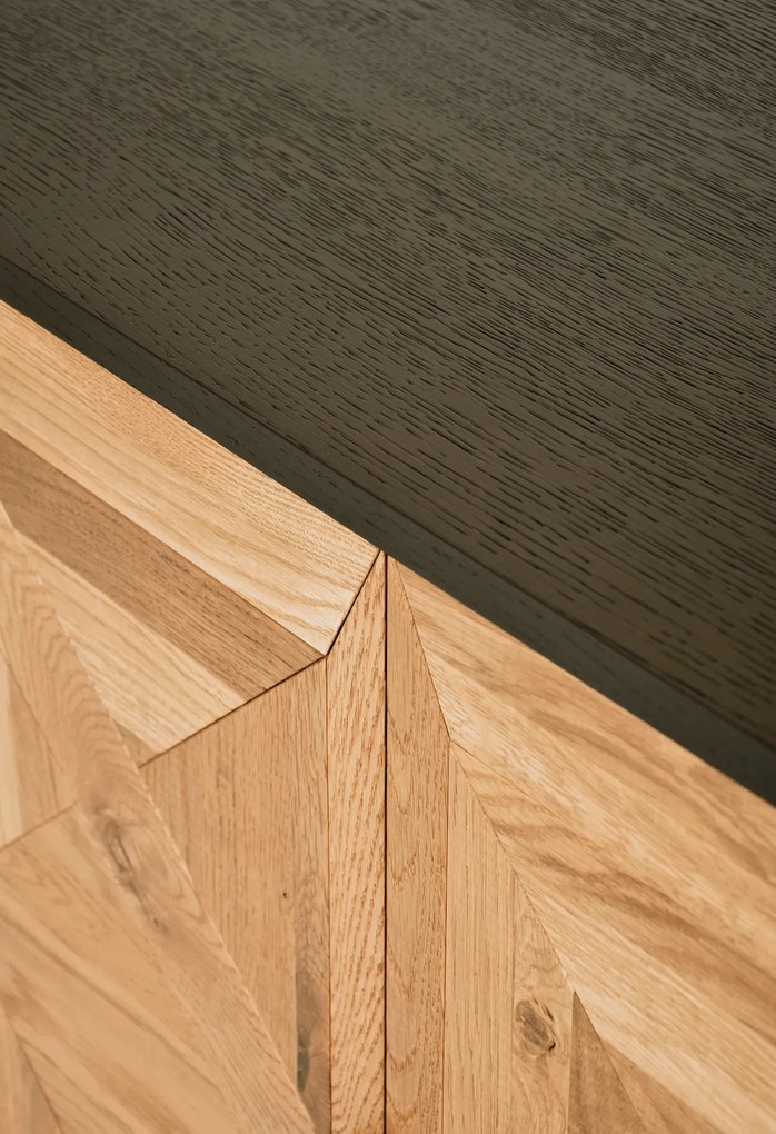 Komoda Indus 160 cm z masivu dub přírodní/grafit