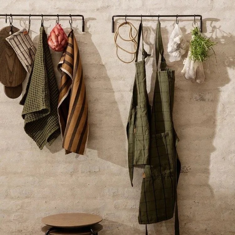 ferm LIVING Kuchyňská zástěra Hale Apron Green/Black, zelená barva, textil