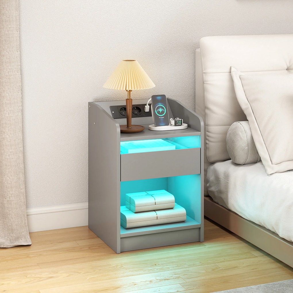 HOMCOM Noční stolek s nabíjecí stanicí LED-RGB světlo, zásuvka, otevřená přihrádka, USB porty a dálkové ovládání 40x40x58 cm Šedá