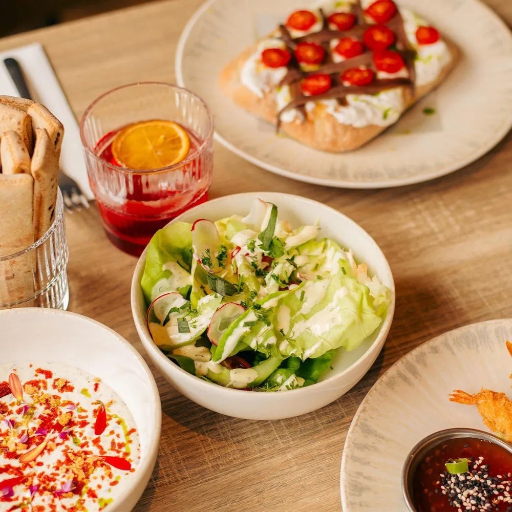 Světle šedá porcelánová miska 710 ml Nuance – BonBistro
