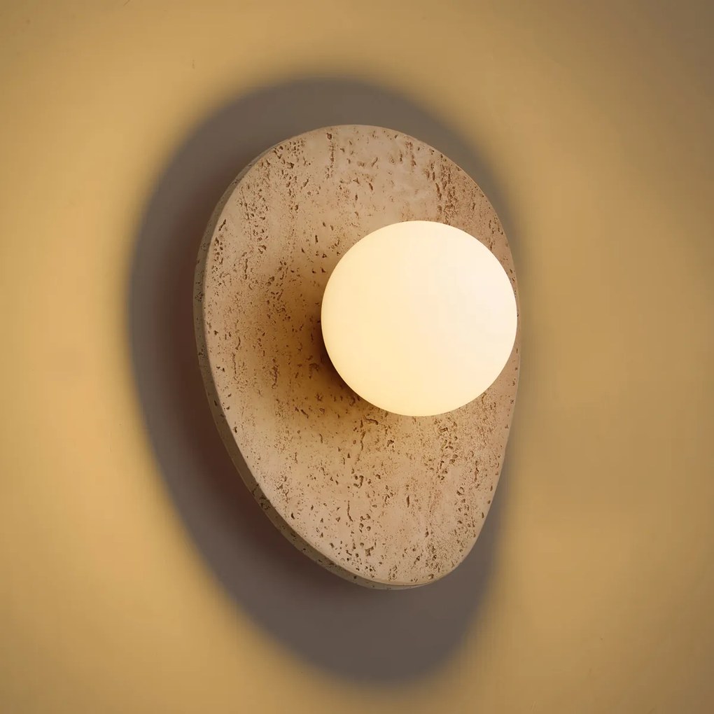 Nástěnná lampa Japandi organická z přírodního kamene s opálovým sklem - Josie