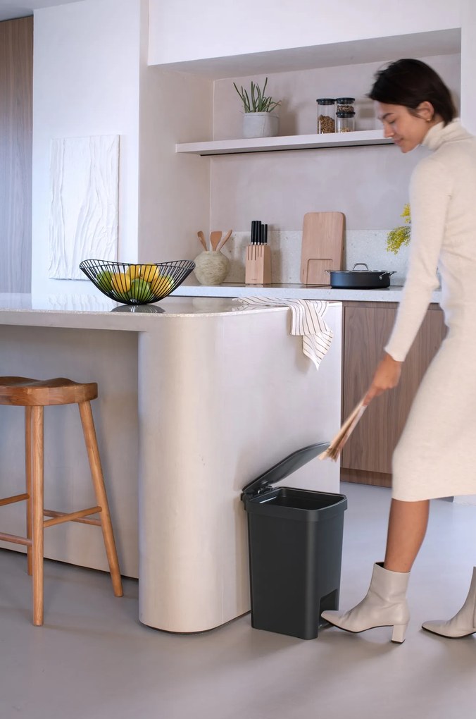 Brabantia Pedálový koš StepUp 16L šedý